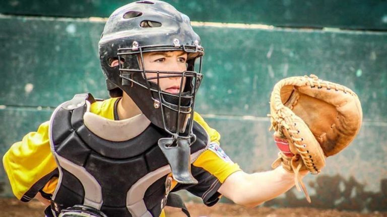 √ 13 Perlengkapan Permainan Softball beserta Fungsinya