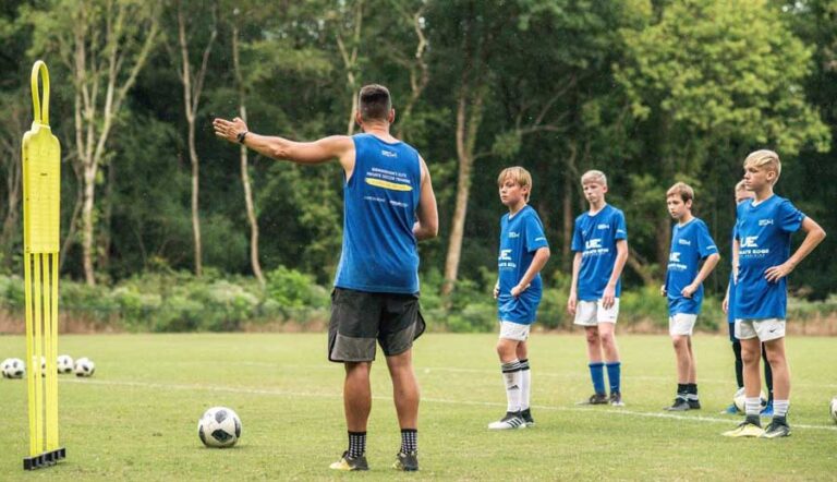 √ Contoh Program Latihan untuk Pemain Sepak Bola