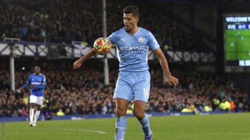 √ Pengertian Handsball dalam Permainan Sepak Bola